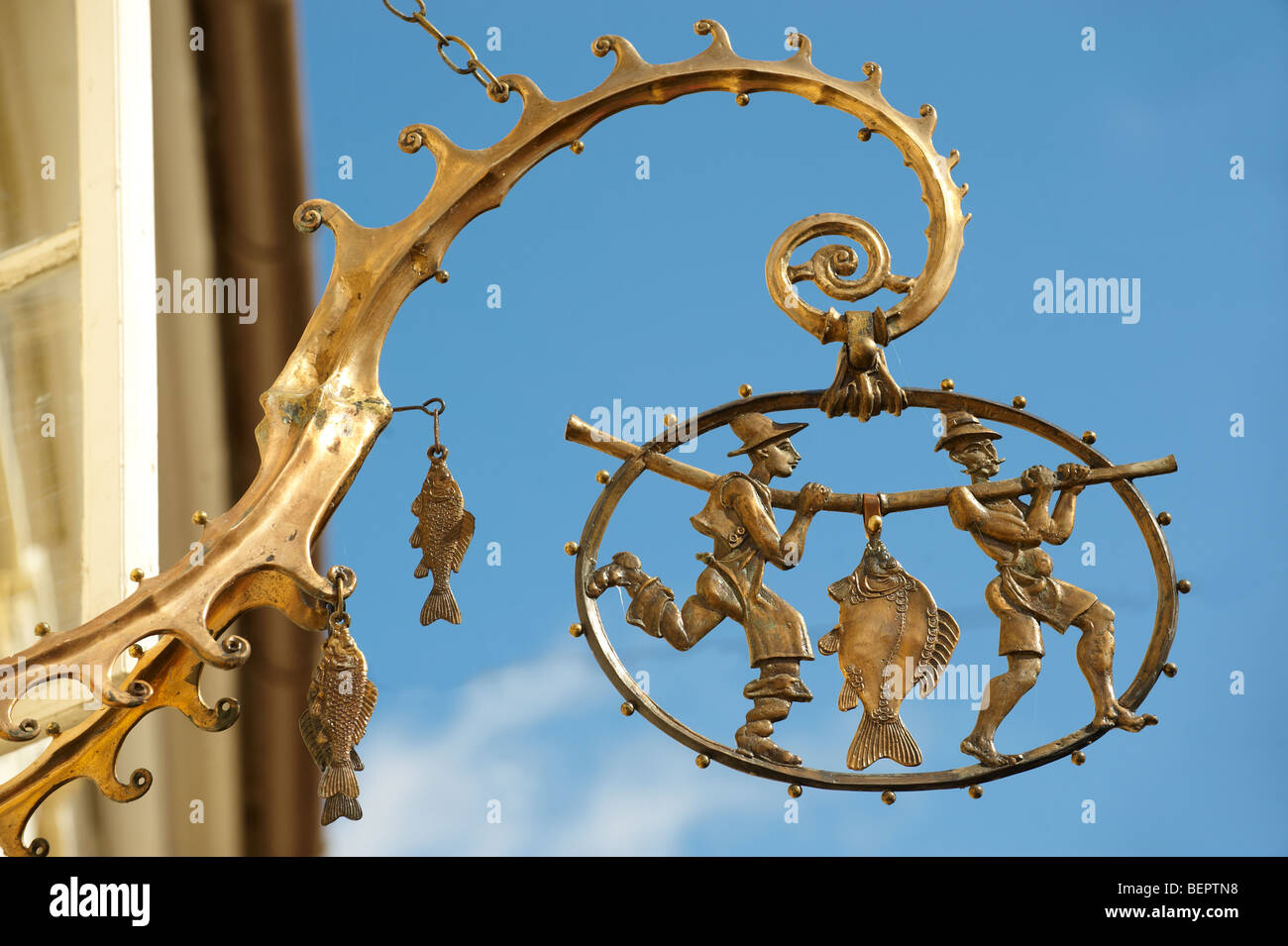 Hanging shop signs hi-res stock photography and images - Alamy