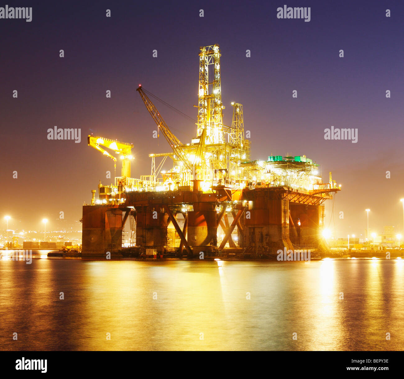Drilling Rig Night High Resolution Stock Photography and Images - Alamy