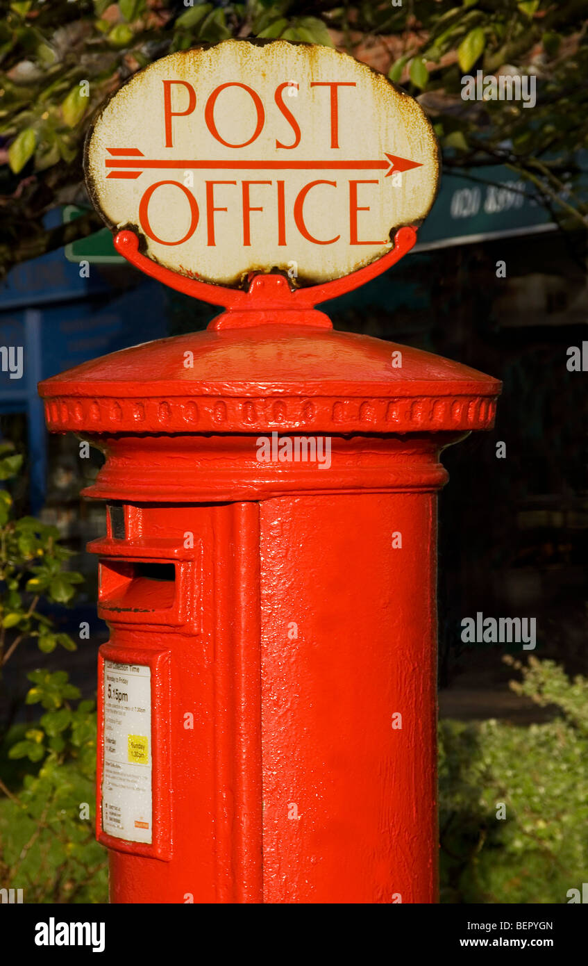 red pillar box Stock Photo - Alamy
