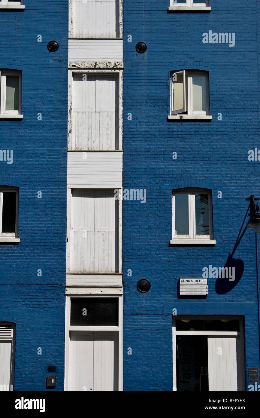 Abstract blue building in London Stock Photo - Alamy