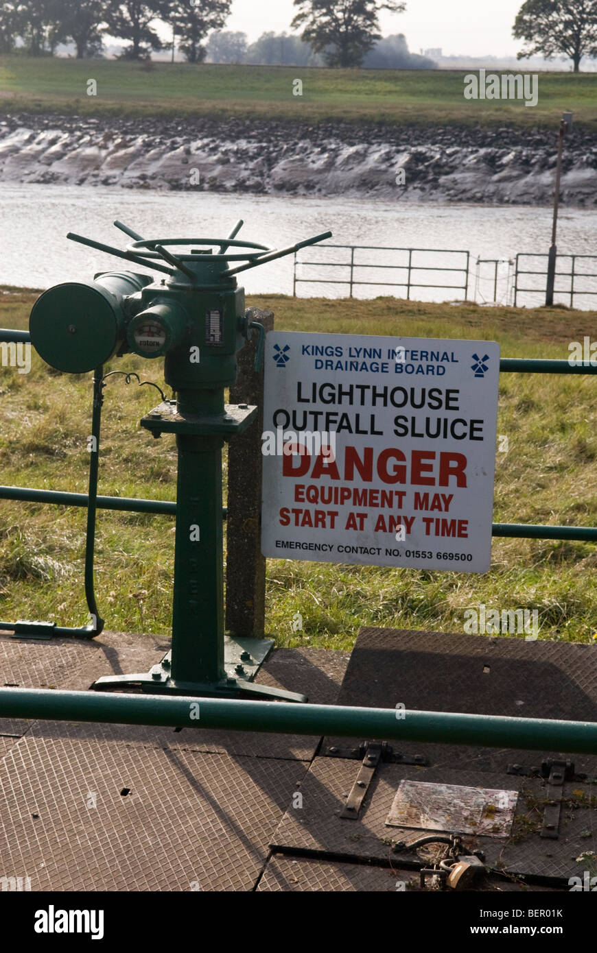 Outfall sluice hi-res stock photography and images - Alamy