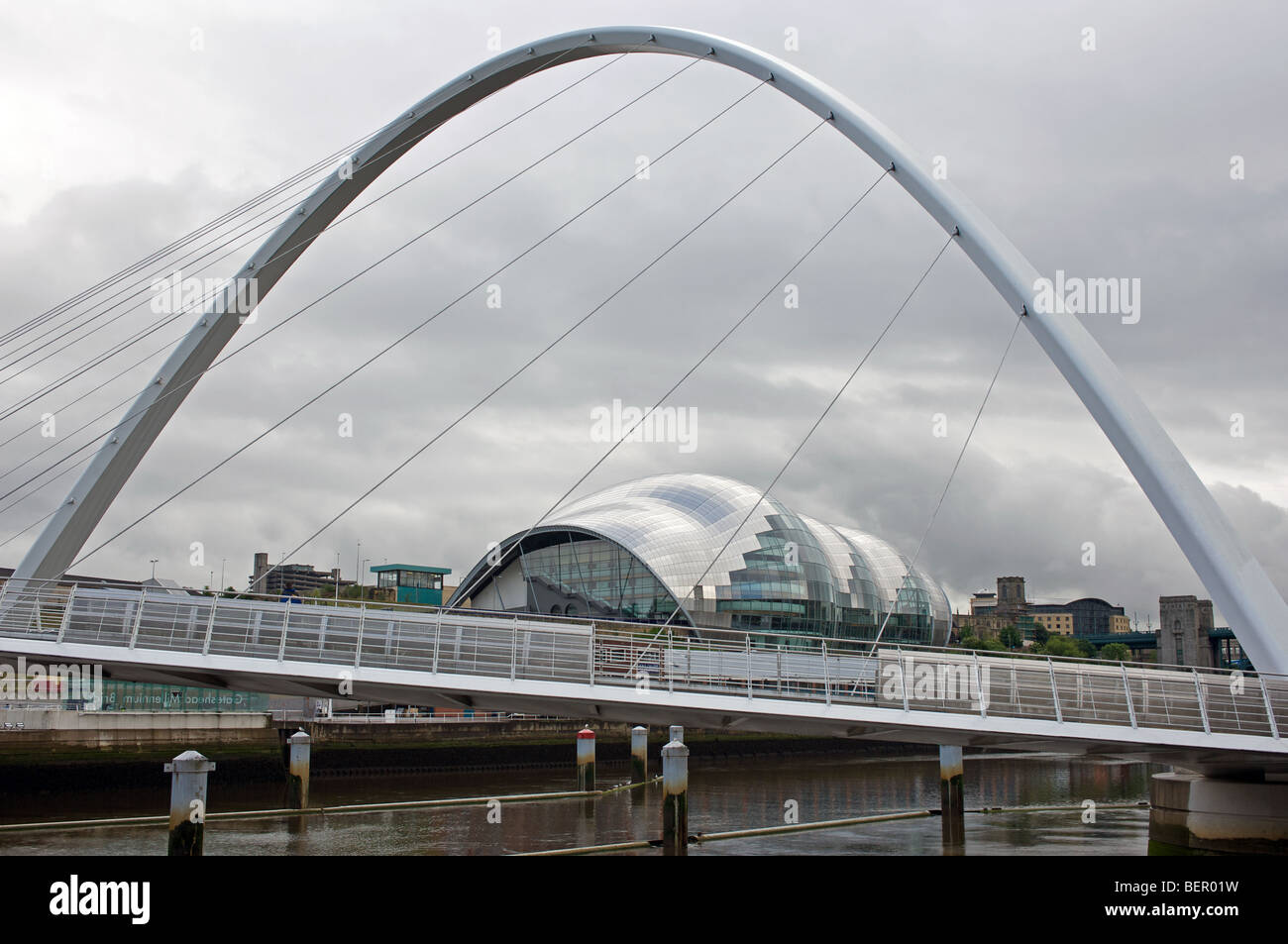 Millennium Bridge and Sage building, Newcastle upon Tyne, UK Stock ...