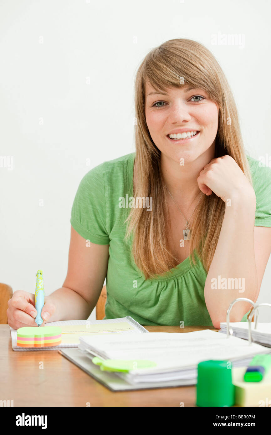 Student looking paper hi-res stock photography and images - Alamy