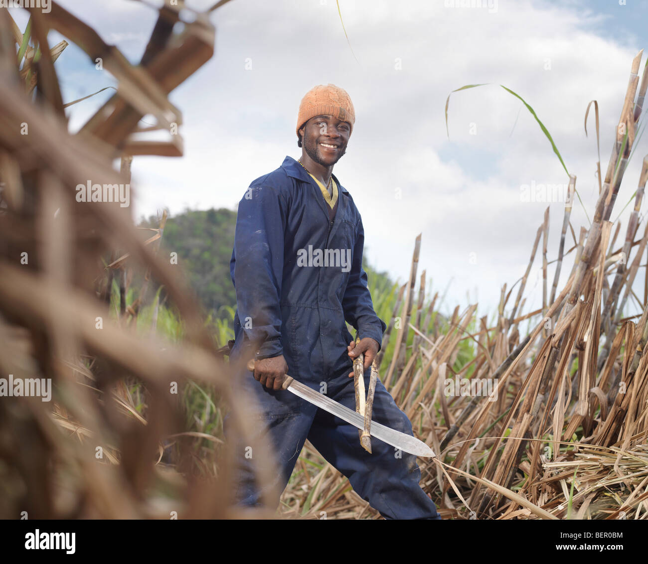African man machete hi-res stock photography and images - Alamy