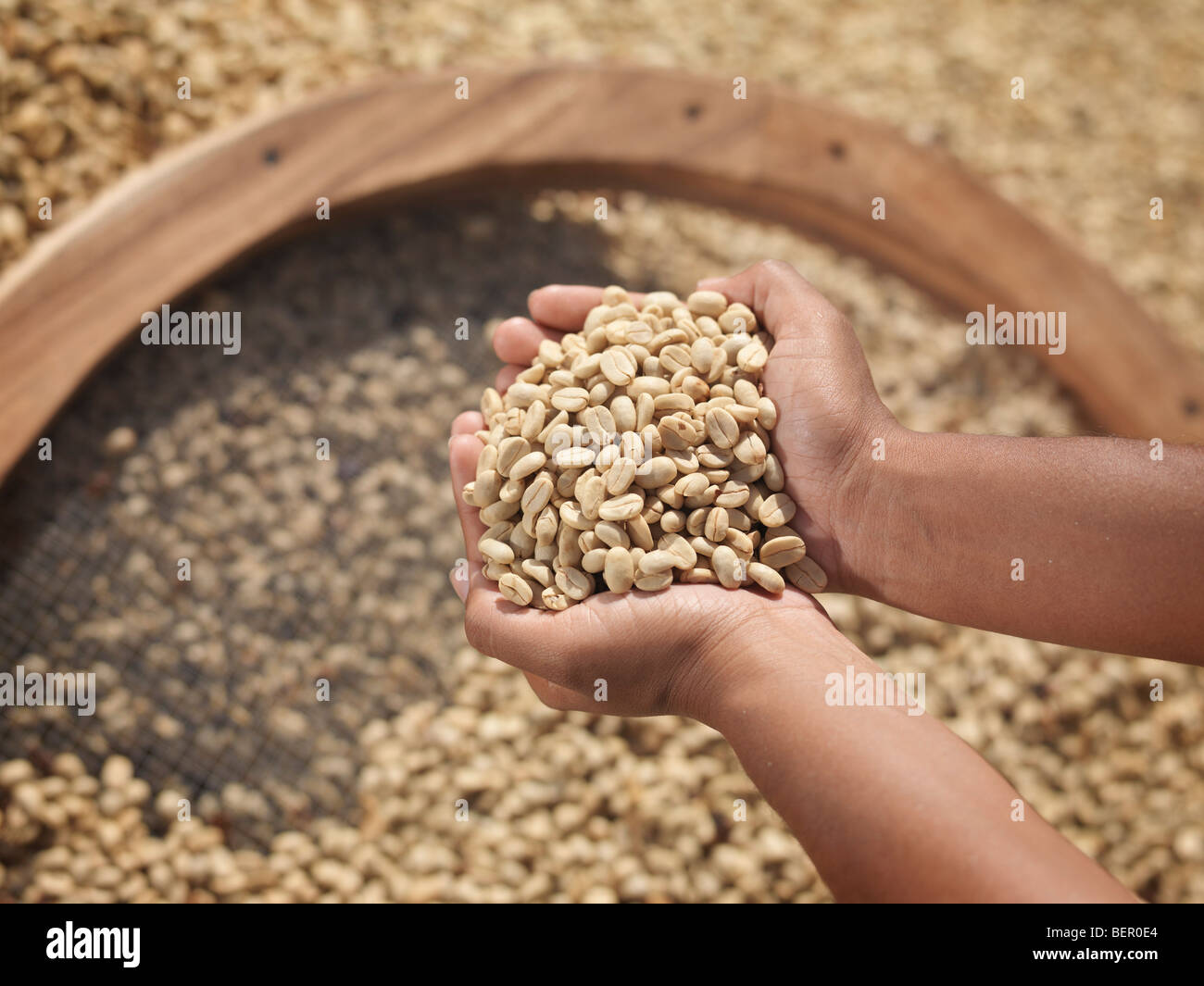 Hand sieve hi-res stock photography and images - Alamy
