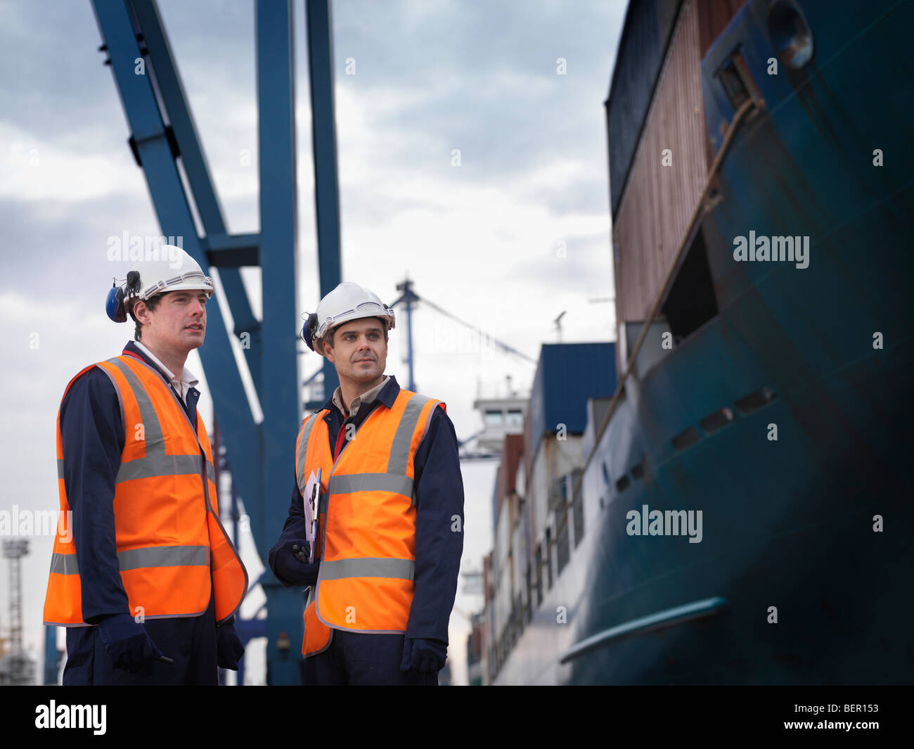 Dock worker ship port hi-res stock photography and images - Alamy
