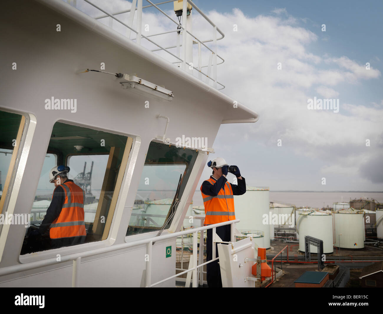 Ship on port hi-res stock photography and images - Alamy
