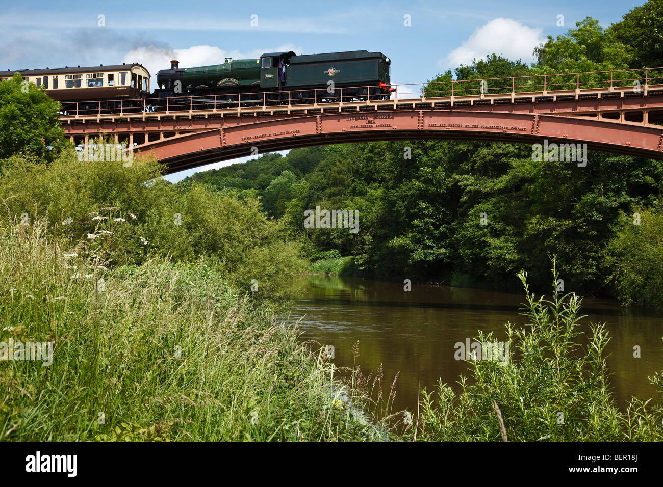 Steam train england bridge hi-res stock photography and images - Alamy