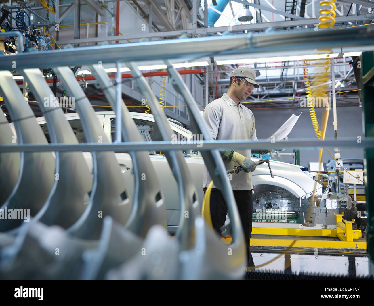 Worker Assembly Line Car High Resolution Stock Photography and Images ...