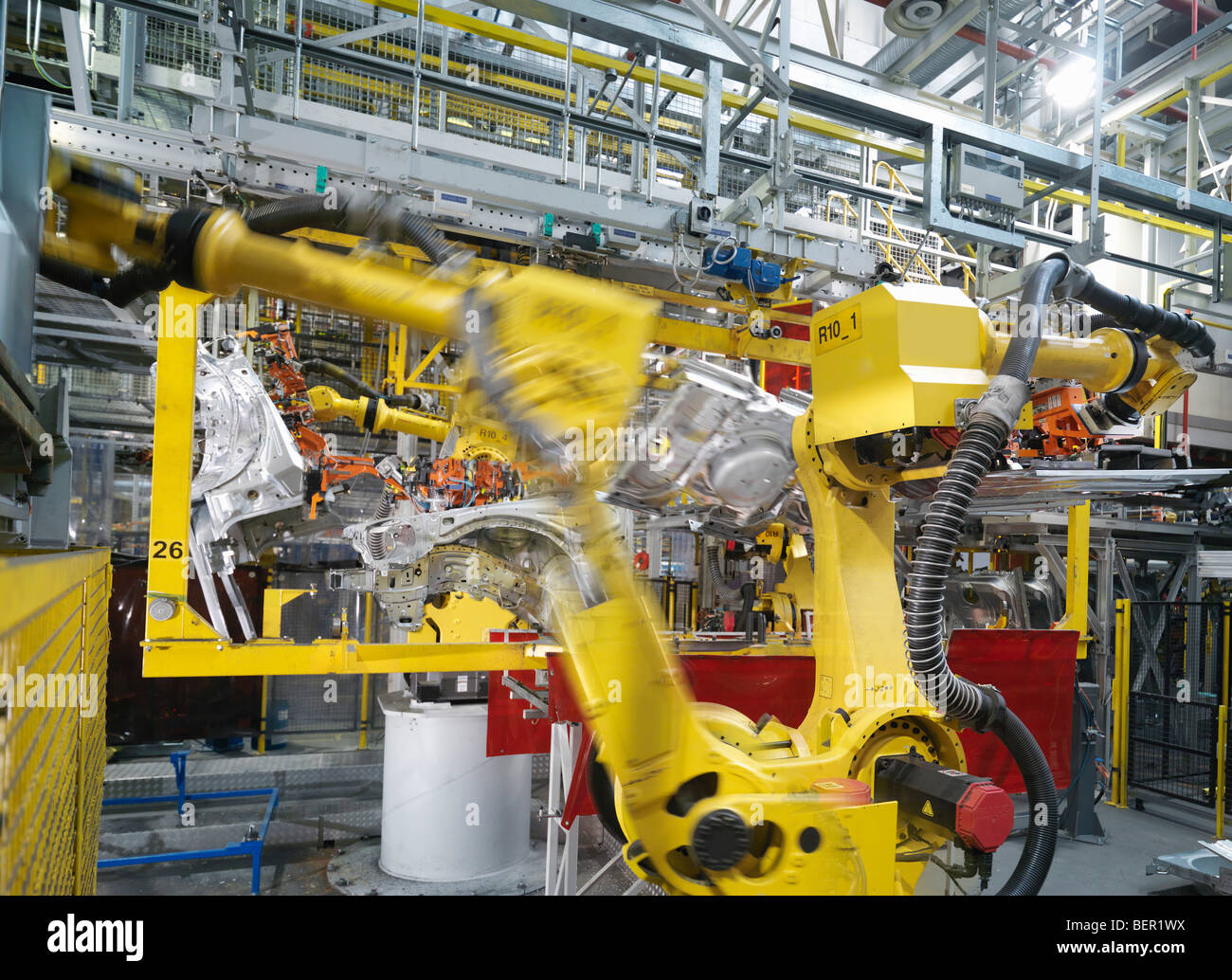 Technology assembling hi-res stock photography and images - Alamy