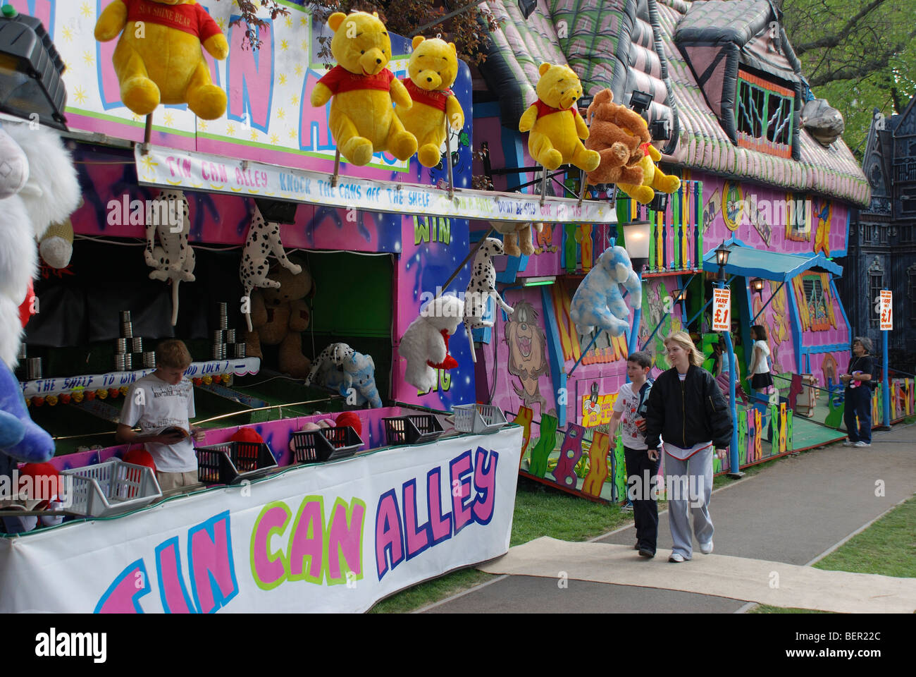 Fair side show hi-res stock photography and images - Alamy