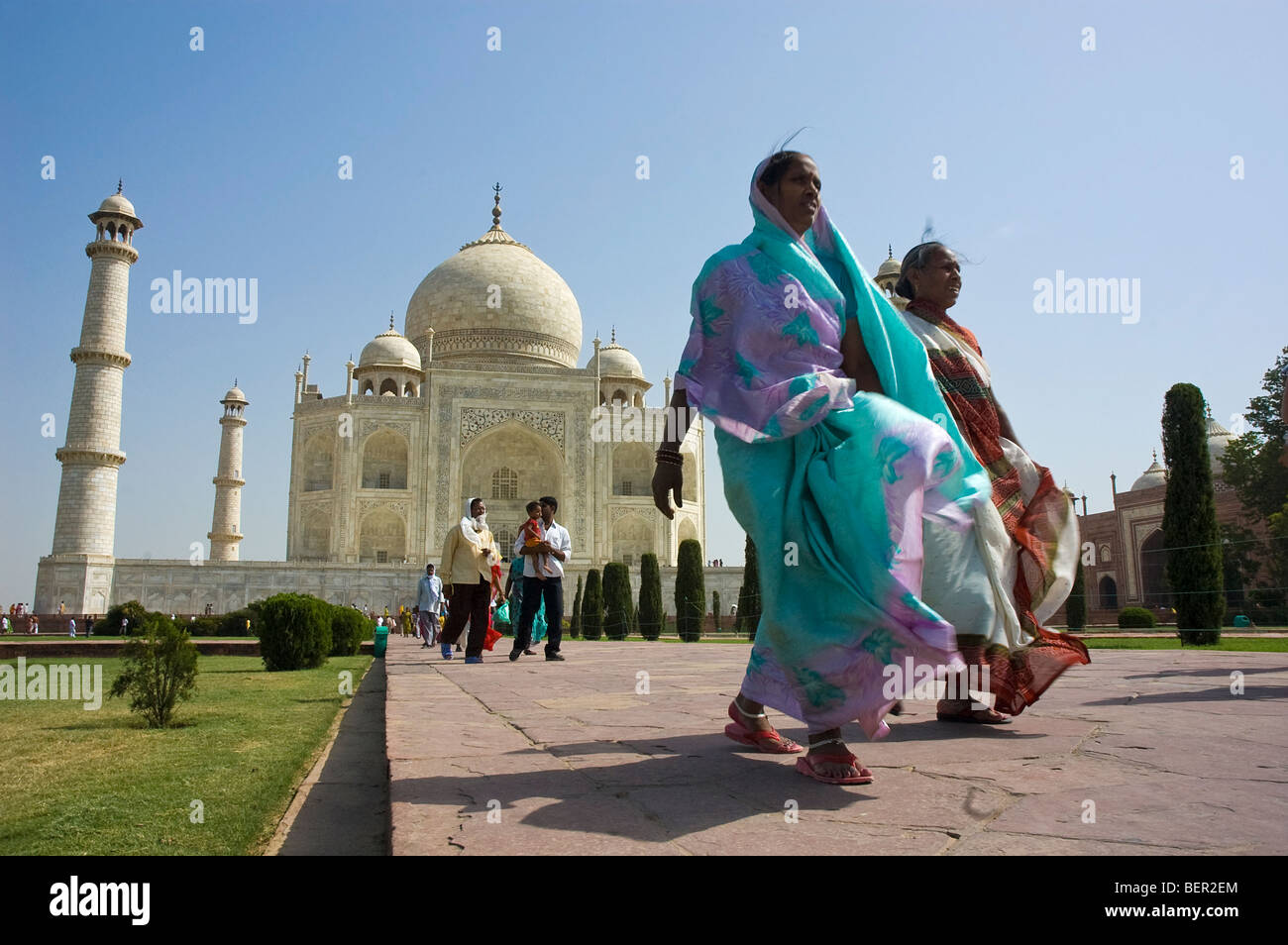 Indian ladies walking hi-res stock photography and images - Alamy