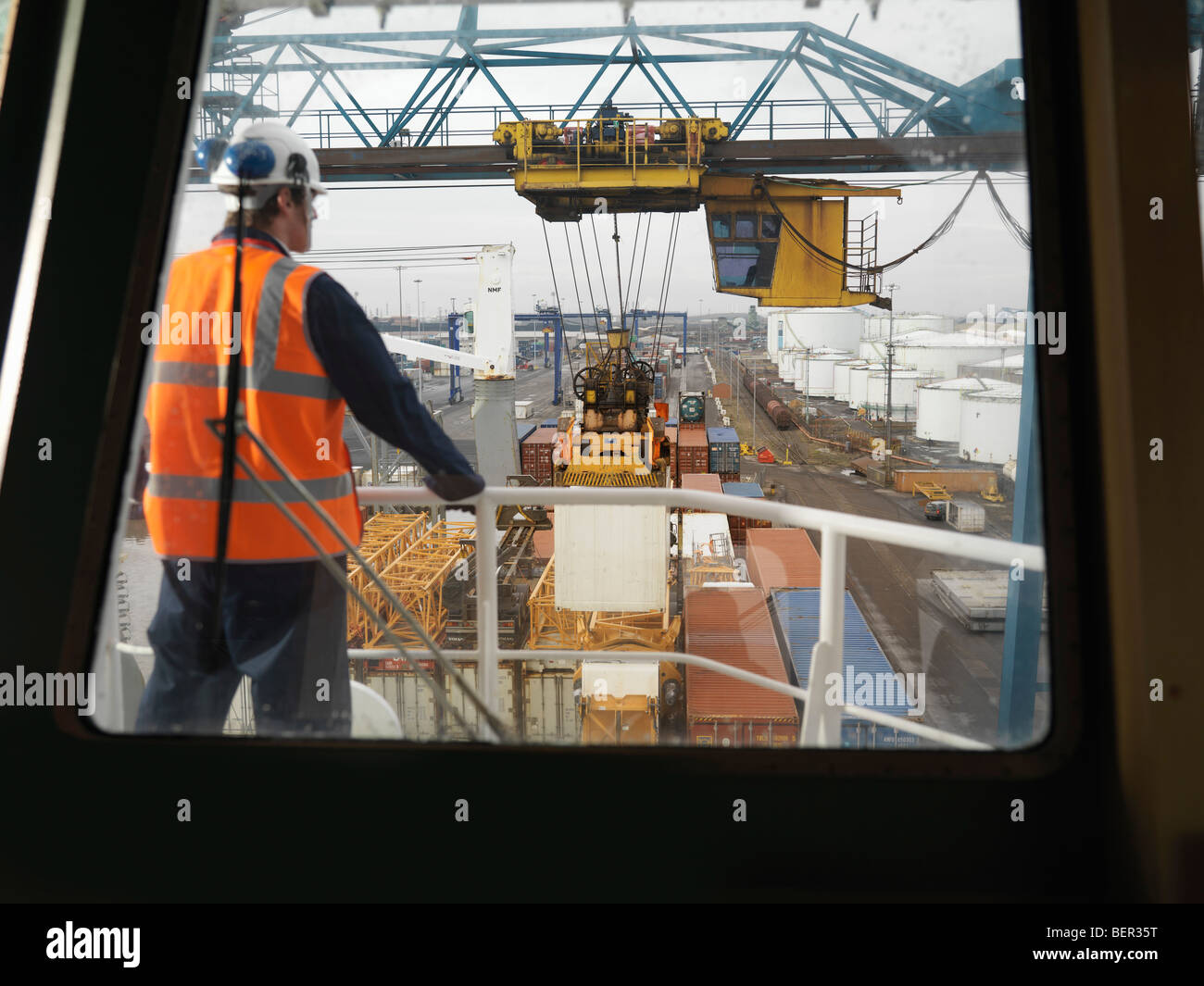 Loading container crane port hi-res stock photography and images - Alamy