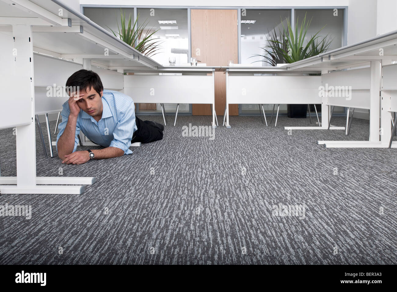 Person hiding under desk hi-res stock photography and images - Alamy