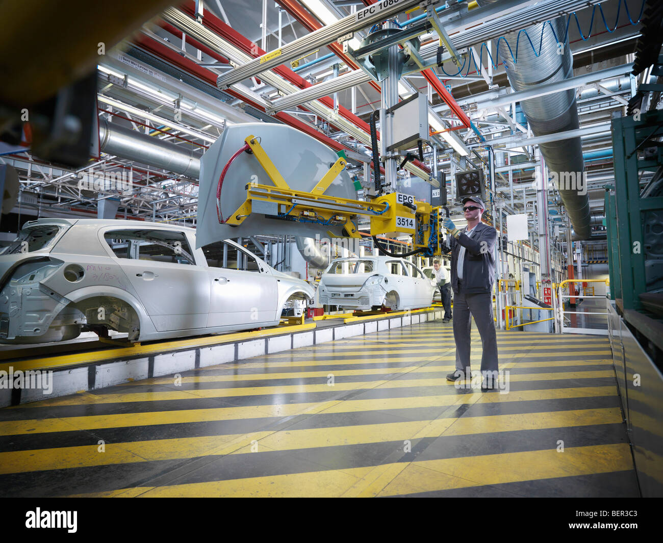 Car plant machinery hi-res stock photography and images - Alamy