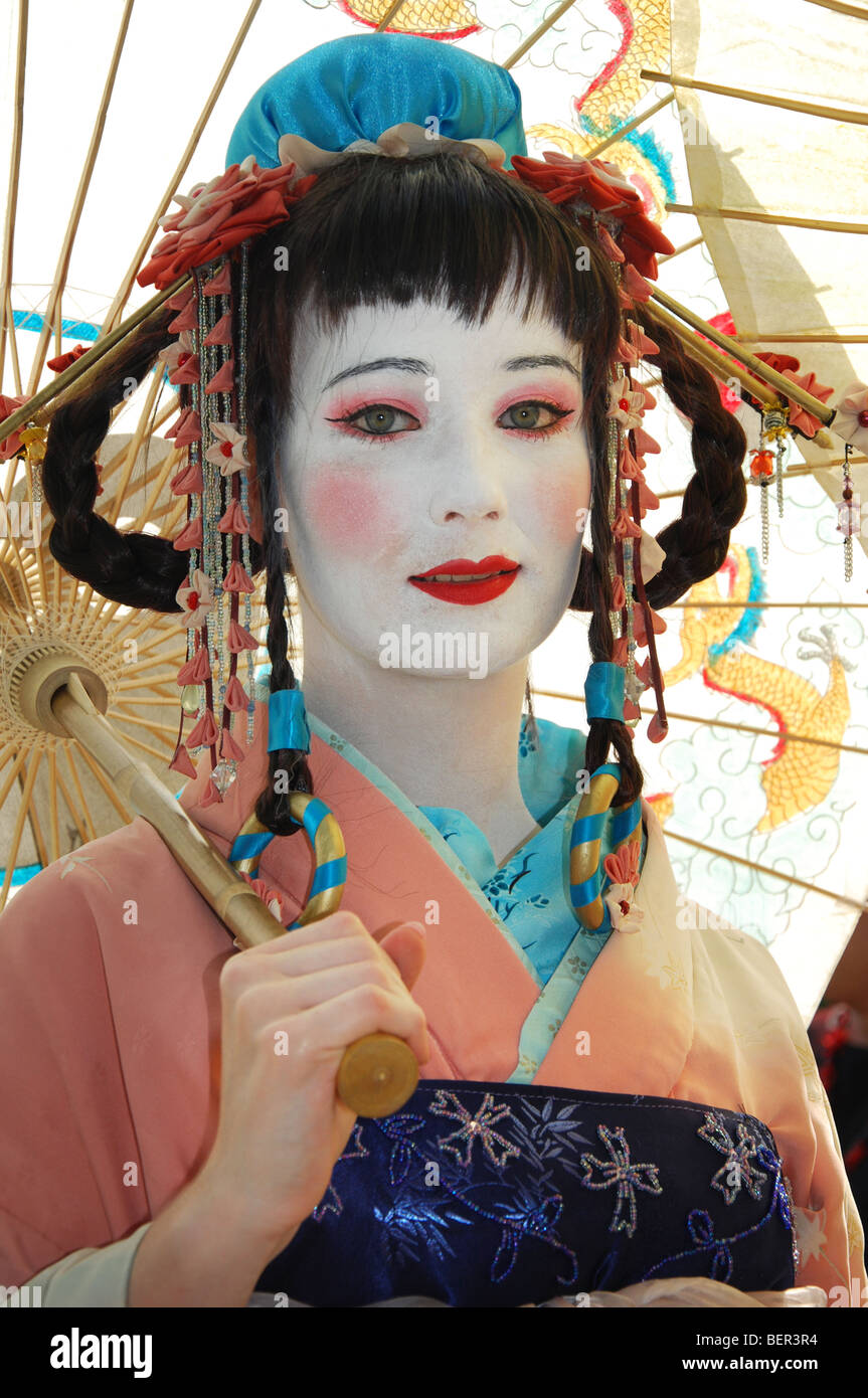 Geisha show hi-res stock photography and images - Alamy