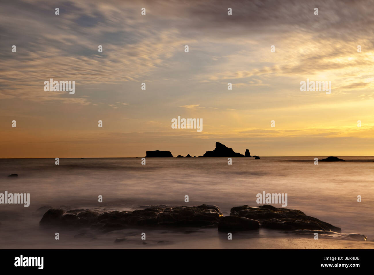 USA, Washington, Olympic National Park, Ruby Beach, shore at dusk Stock ...