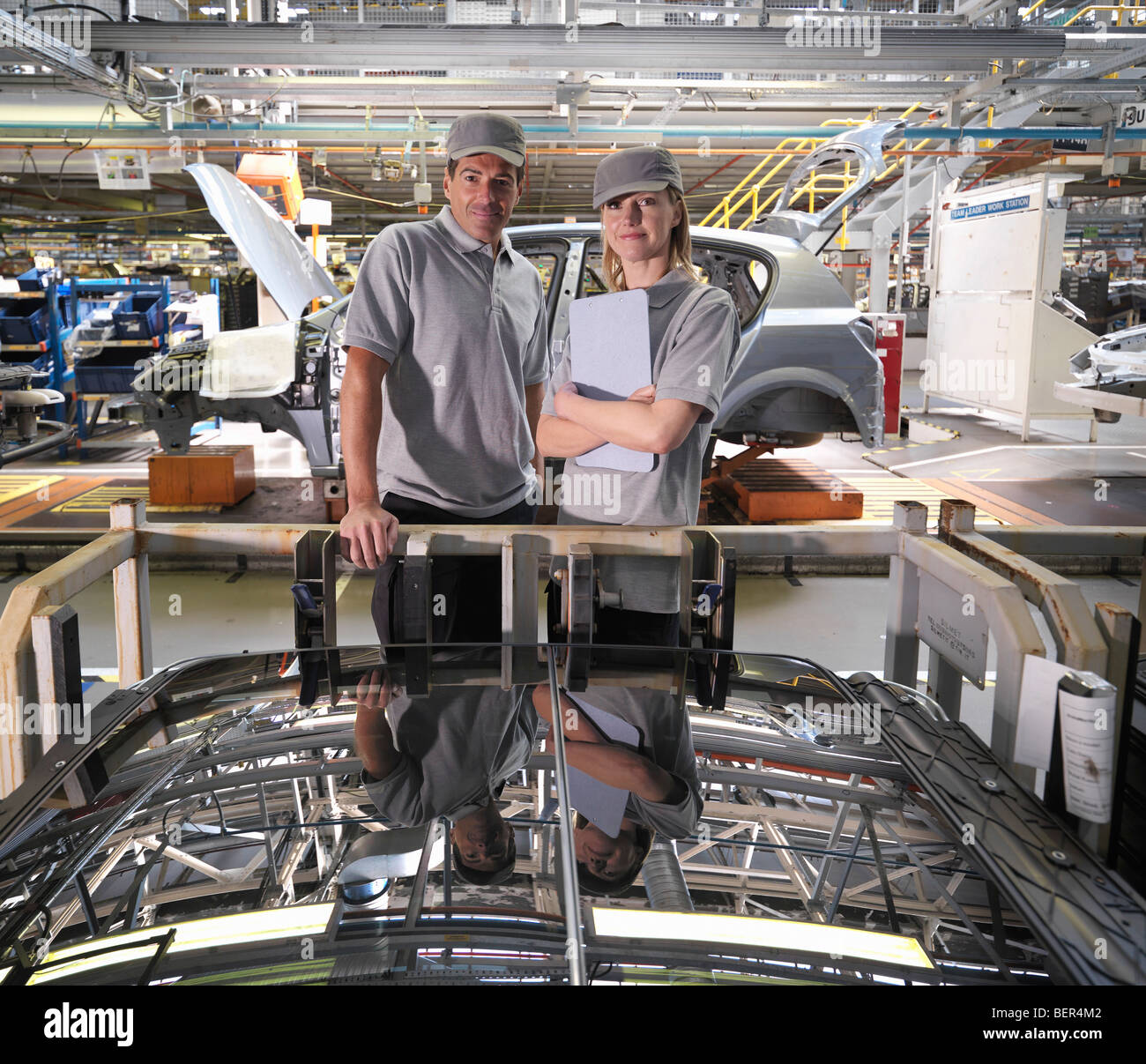 Car factory workers assembly line hi-res stock photography and images ...