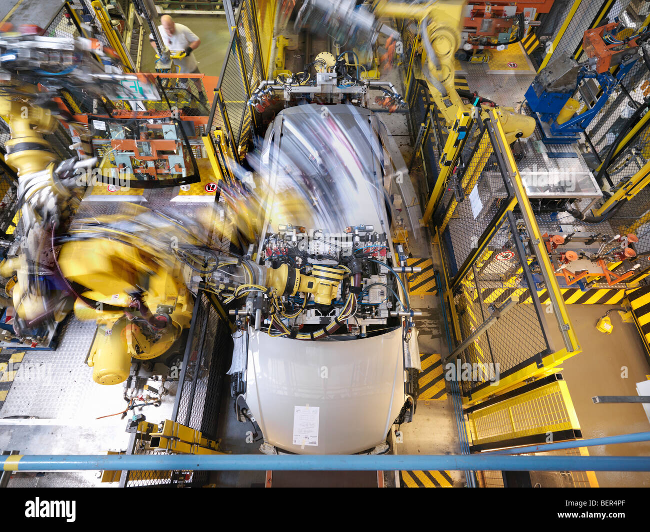 Cars working hi-res stock photography and images - Alamy