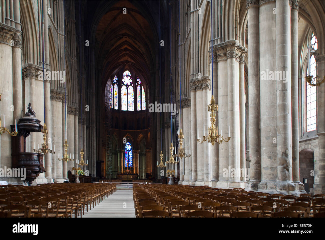 Rheims Cathedral (Cathedrale de Reims) Interior with stain glass window ...