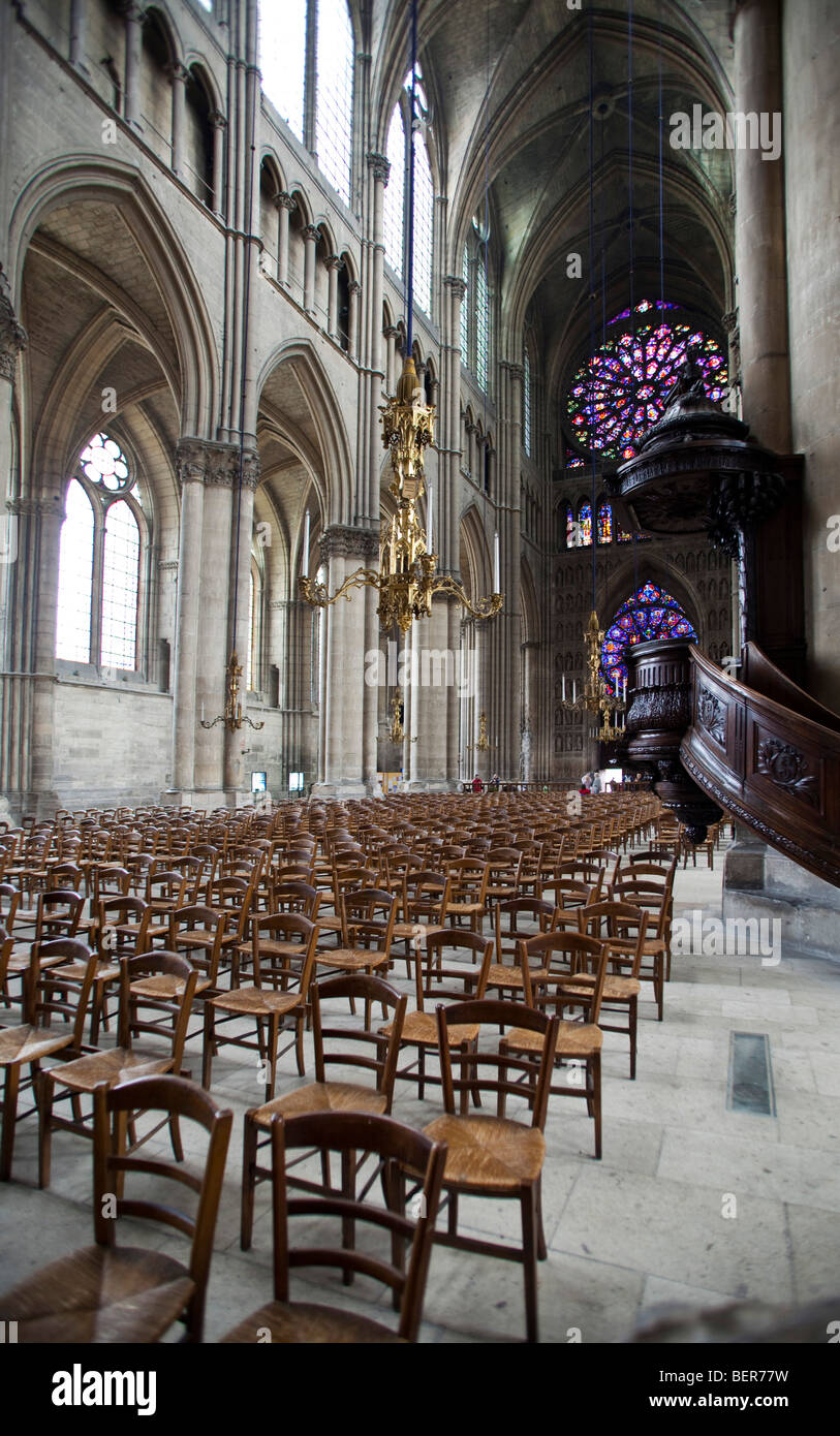 Rheims Cathedral (Cathedrale de Reims) Interior with stain glass window ...
