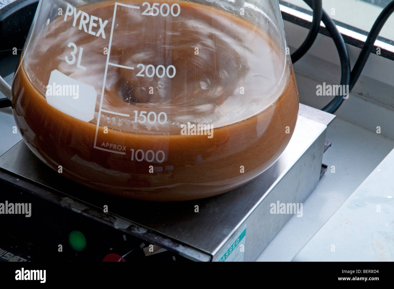 Laboratory scale hi-res stock photography and images - Alamy