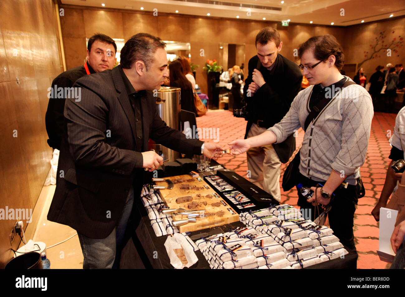 Stand de gigabytes hi-res stock photography and images - Alamy