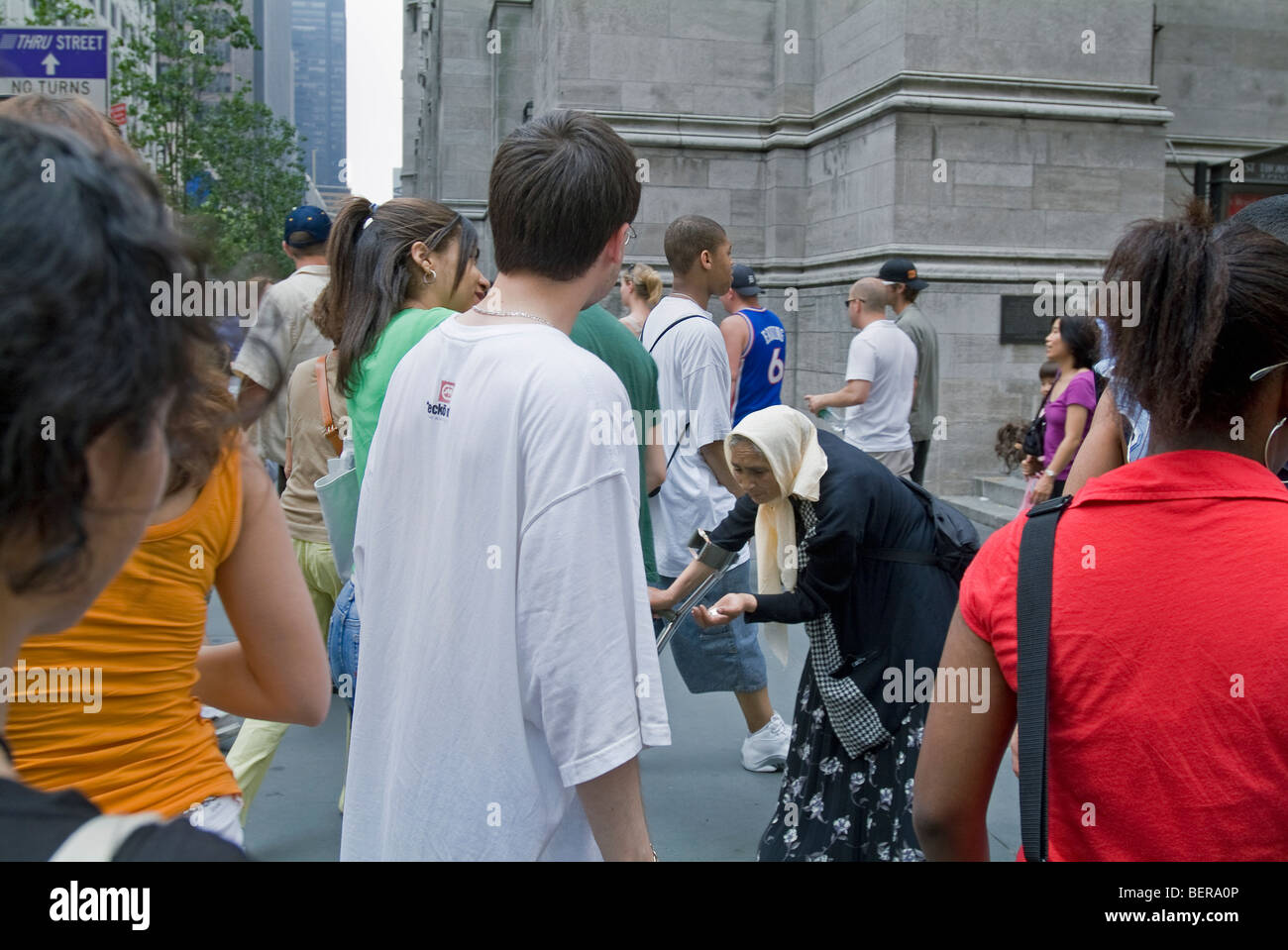 Elderly city life hi-res stock photography and images - Alamy