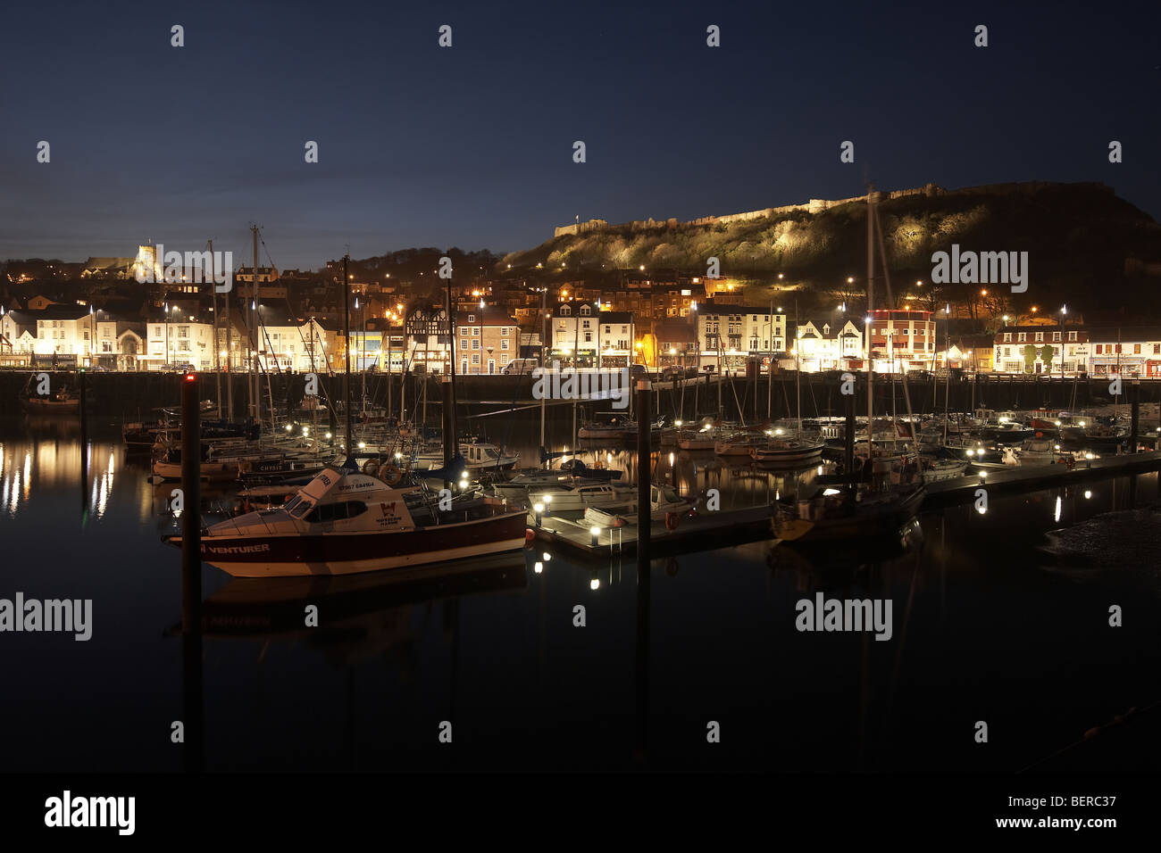 Scarborough harbour at night hi-res stock photography and images - Alamy