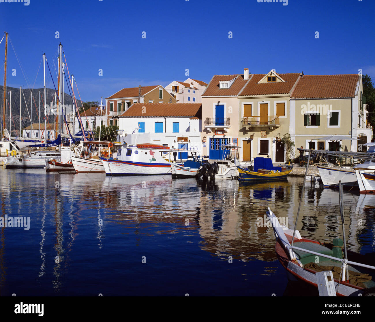 Picturesque fishing harbour at Fiskardo on Kefalonia Stock Photo - Alamy