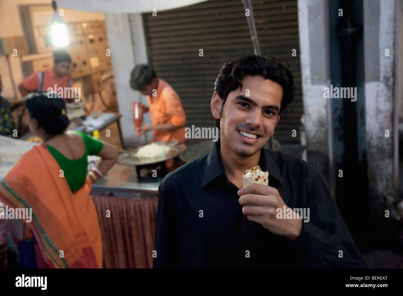 Men eating street food hi-res stock photography and images - Alamy