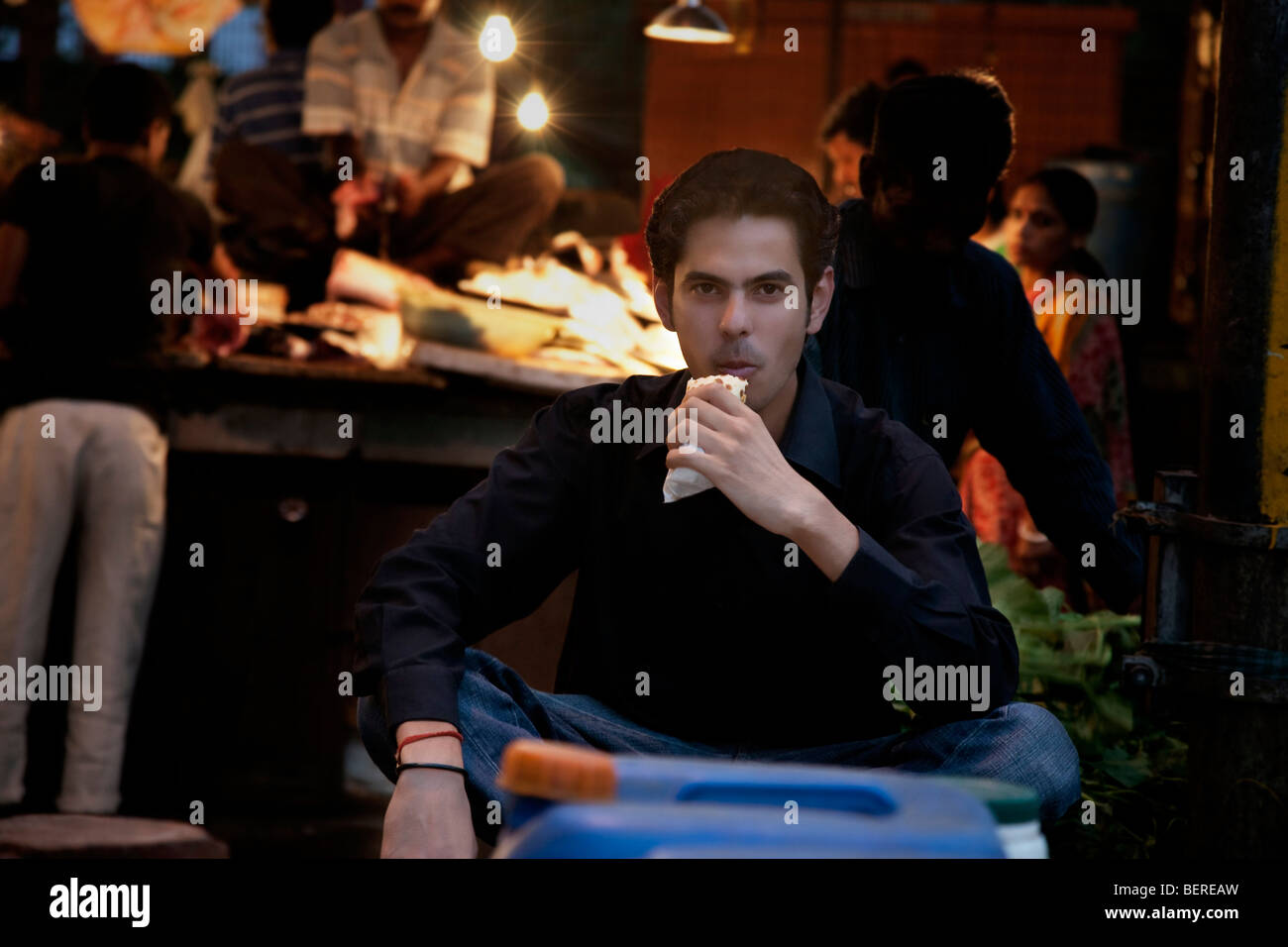 Man eating street food Stock Photo - Alamy