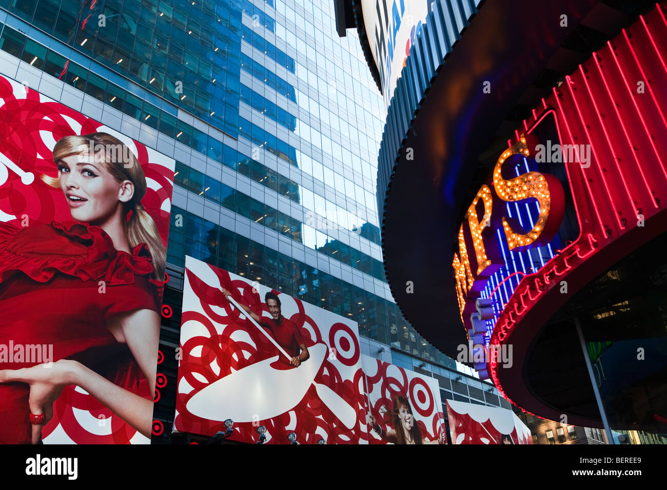 Luminous signs hi-res stock photography and images - Alamy