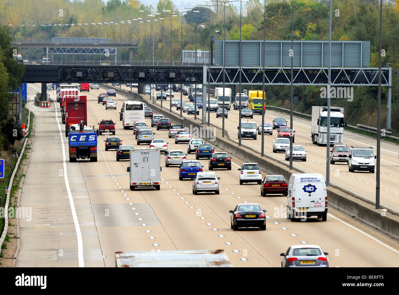 M25 motorway with heavy traffic Stock Photo - Alamy