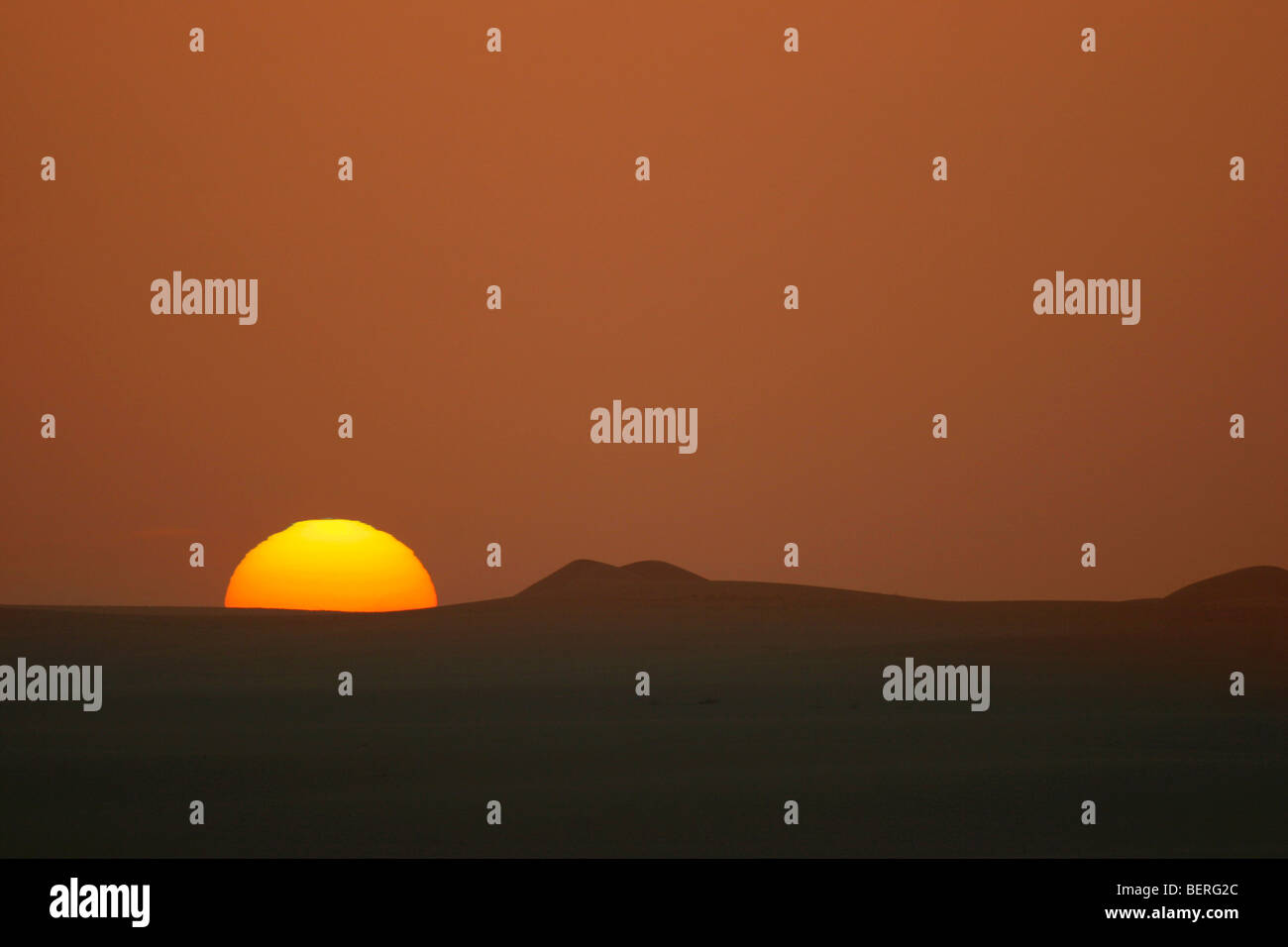 Desert dunes sunset landscape hi-res stock photography and images - Alamy