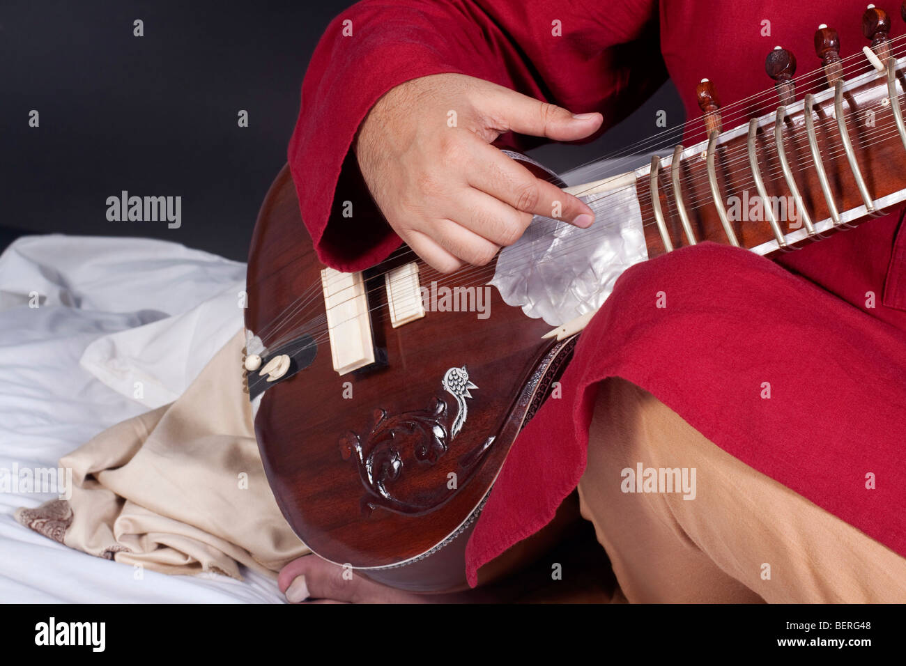 Man playing the sitar Stock Photo - Alamy