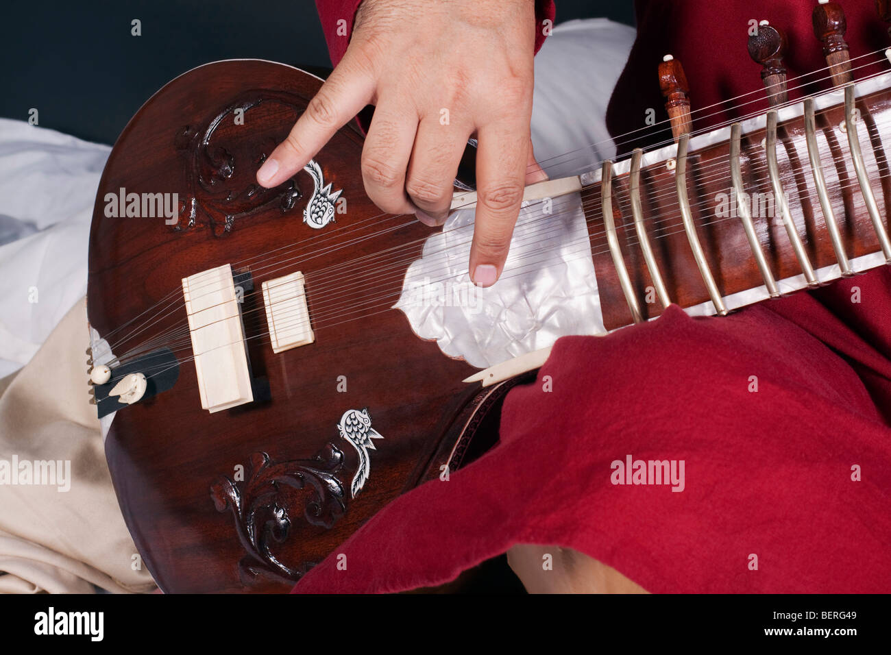 Man playing the sitar Stock Photo - Alamy