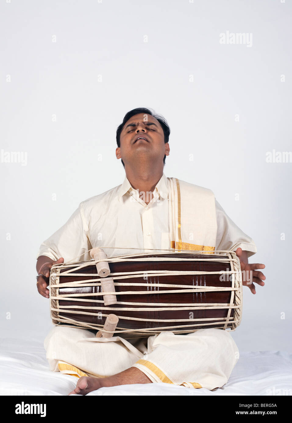 Man playing the tabla Stock Photo - Alamy