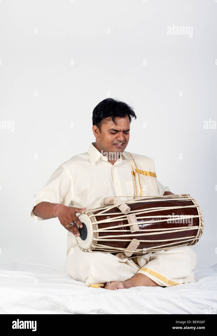 Man playing the tabla Stock Photo - Alamy