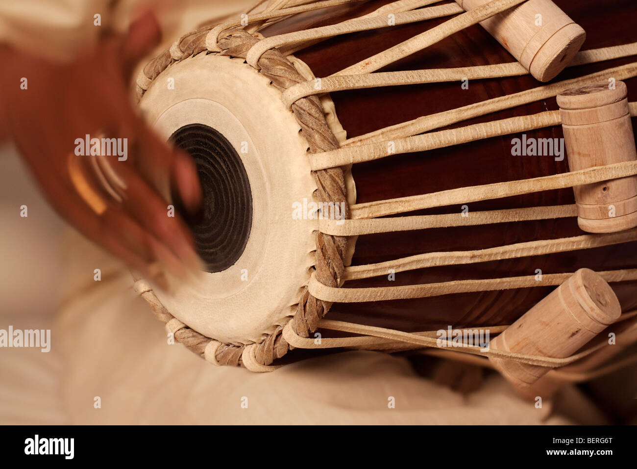 Tabla hi-res stock photography and images - Alamy
