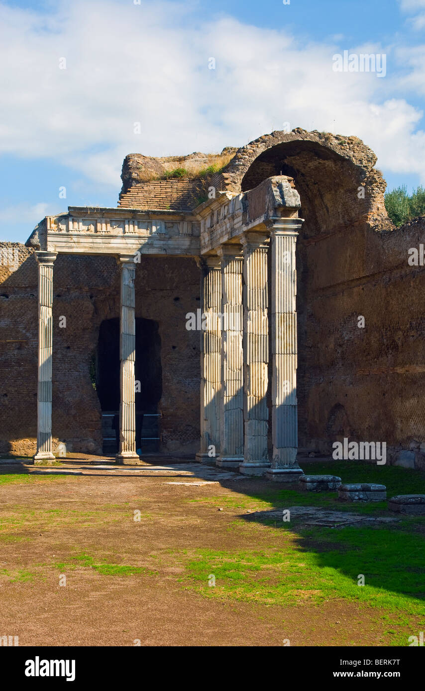 Doric pillars hi-res stock photography and images - Alamy