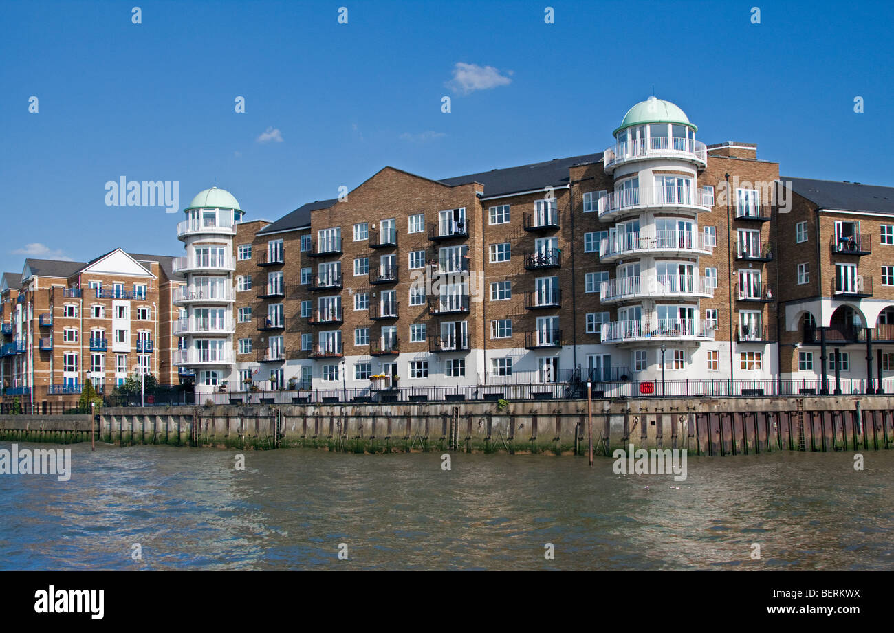 Apartment blocks hi-res stock photography and images - Alamy
