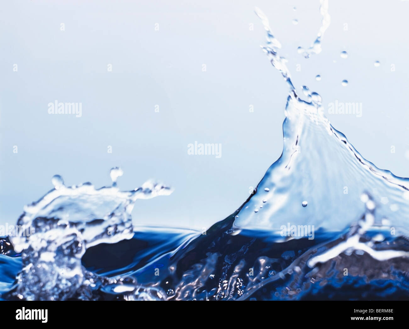 Water side splash hi-res stock photography and images - Alamy
