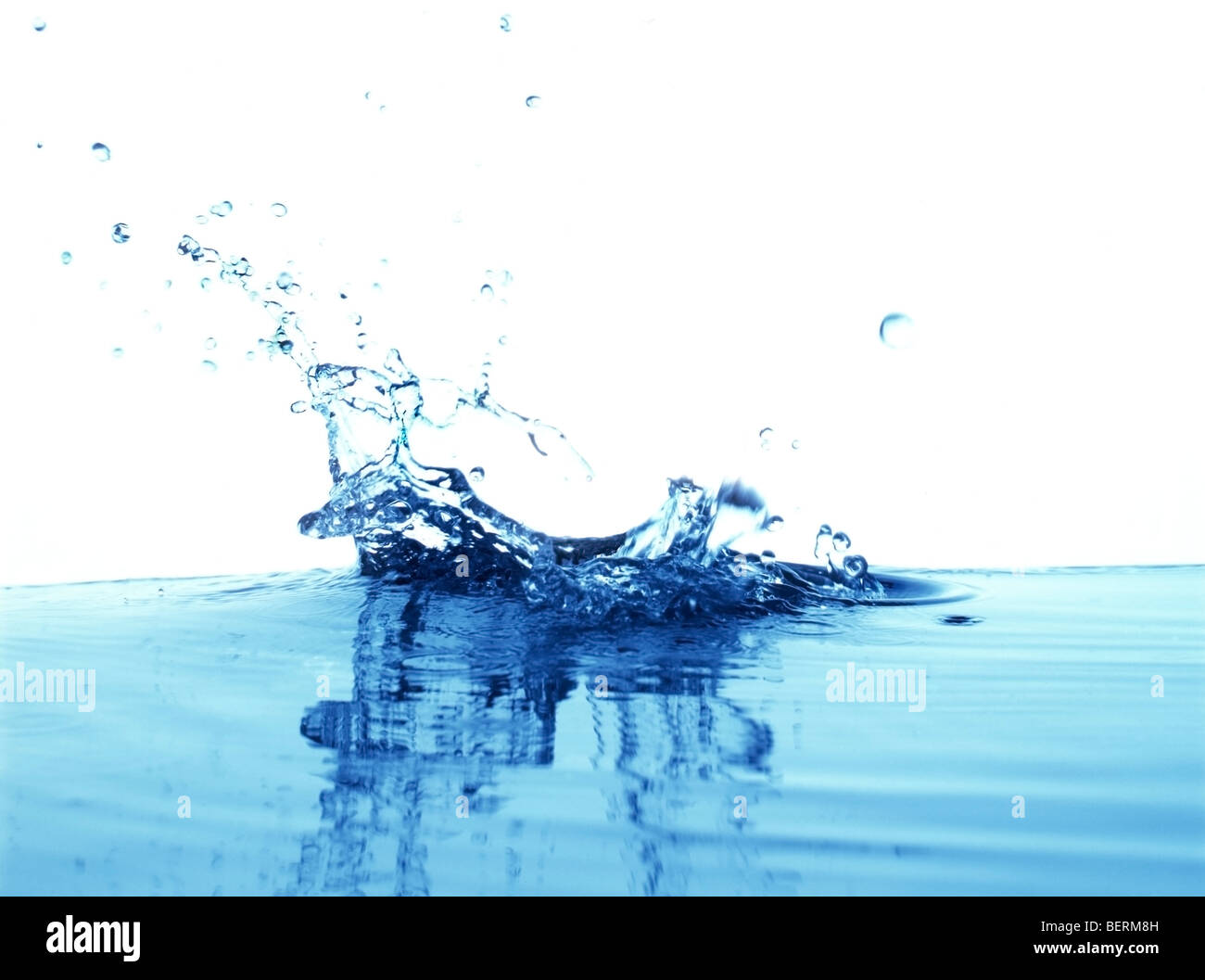 Water side splash hi-res stock photography and images - Alamy
