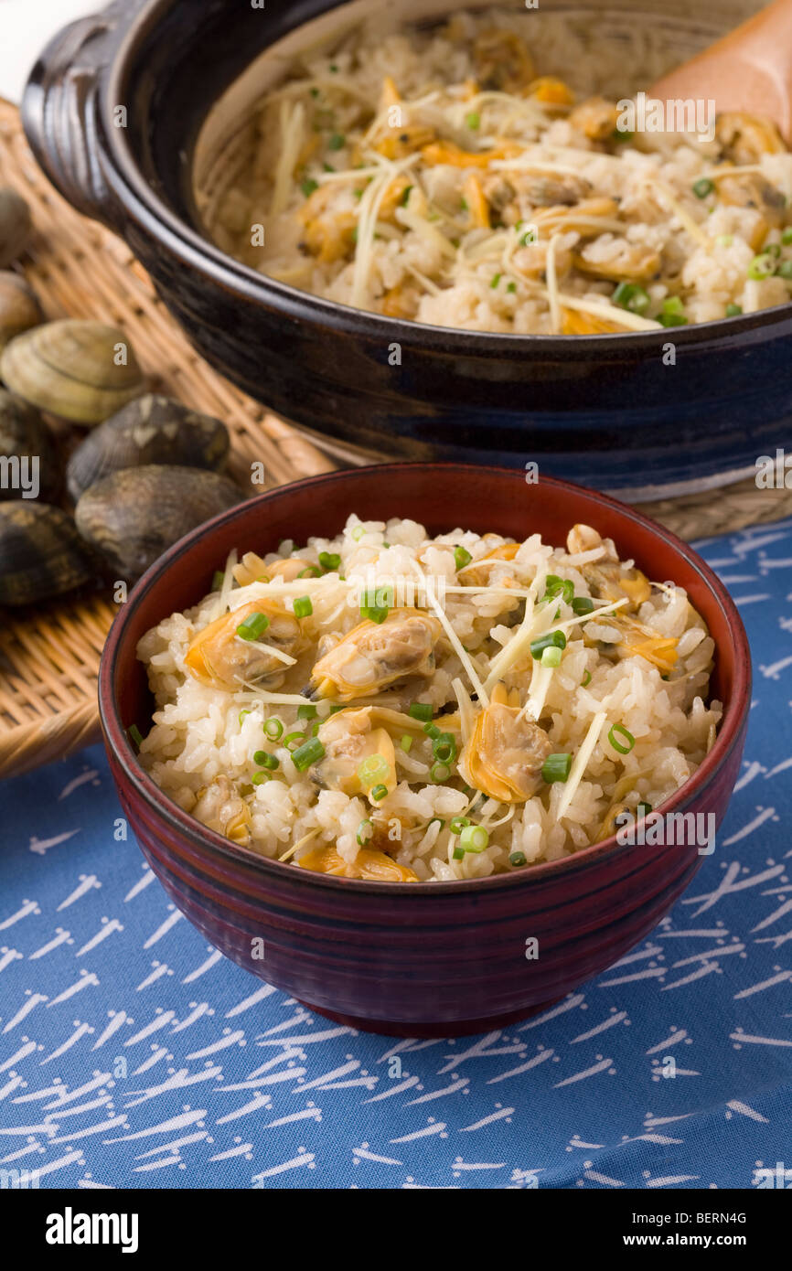 Bowl of rice cooked with clams Stock Photo - Alamy