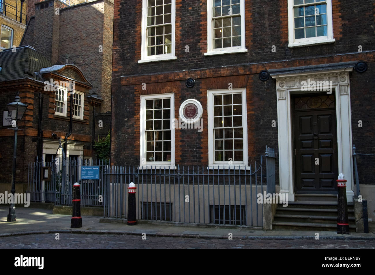 Dr. Samuel Johnson's house, Gough Square, London Stock Photo - Alamy