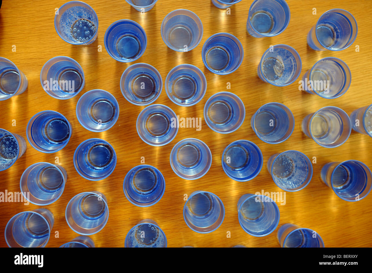 PLASTIC CUPS OF WATER ON AN OFFICE TABLE UK Stock Photo - Alamy
