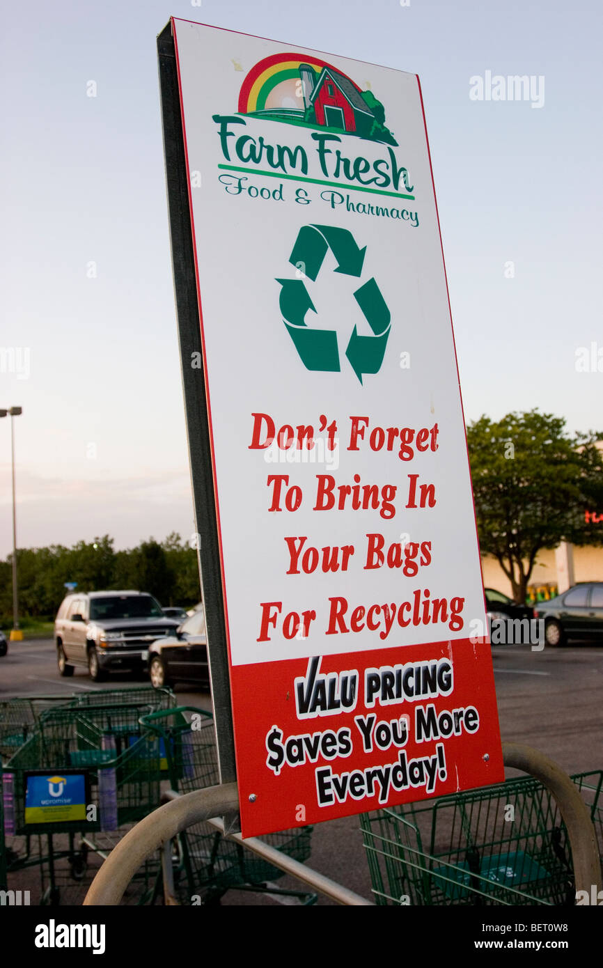 Grocery store parking lot sign reminding shoppers to bring bags for ...
