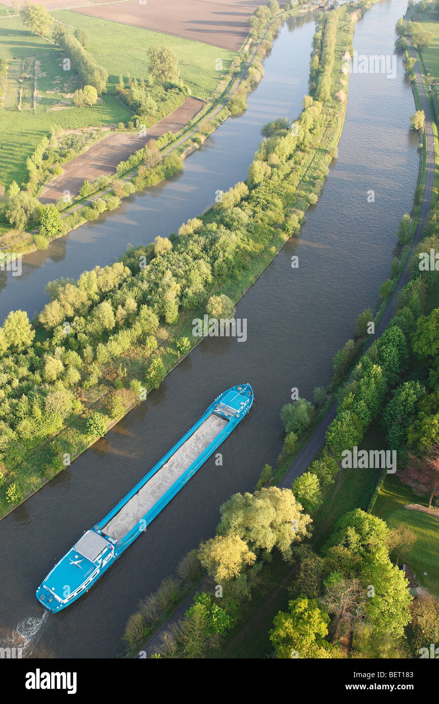 Sailing ship on river water hi-res stock photography and images - Alamy