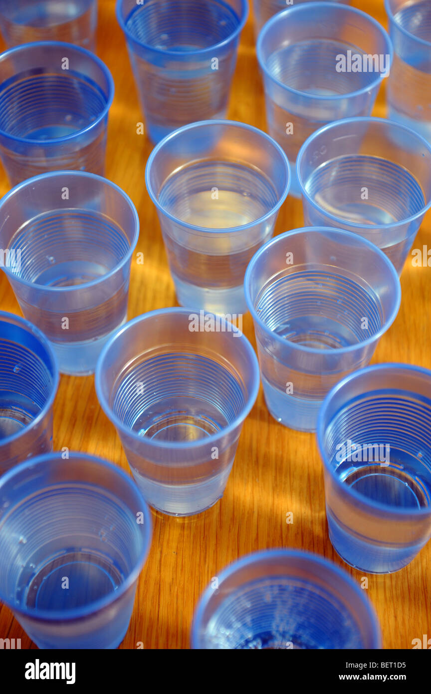 PLASTIC CUPS OF WATER ON AN OFFICE TABLE UK Stock Photo - Alamy
